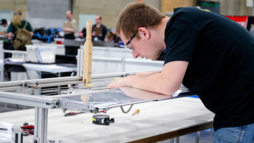 Montage de structures en aérospatiale - Inforoute FPT